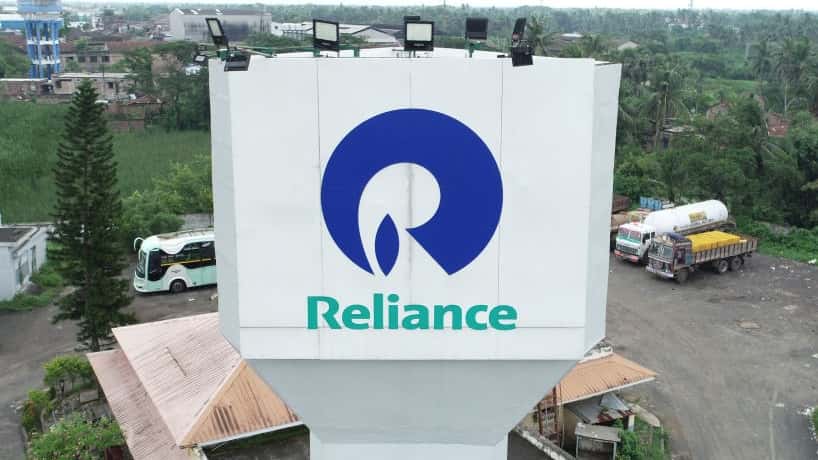 RIL targets 100 GW from renewables by 2030; commits ₹75,000 crore for ...