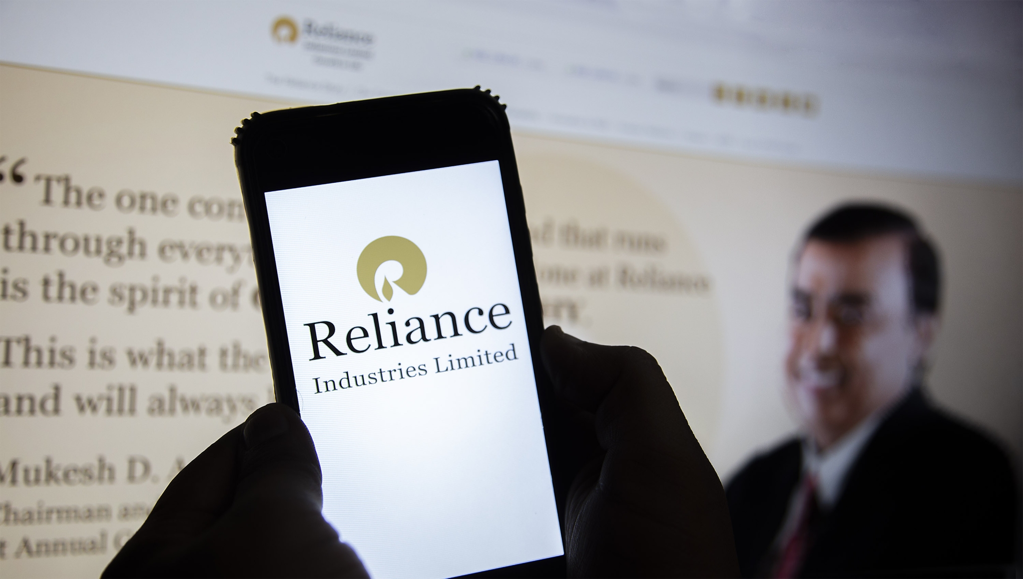 Reliance reportedly building the world's largest data centre in ...