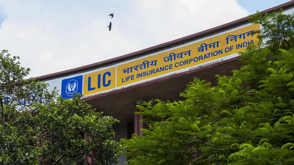 LIC market cap drops below ₹5 lakh crore mark | Fortune India