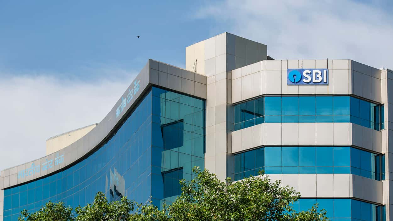 SBI board to consider $2bn fundraise in FY24; shares rise 2% | Fortune ...