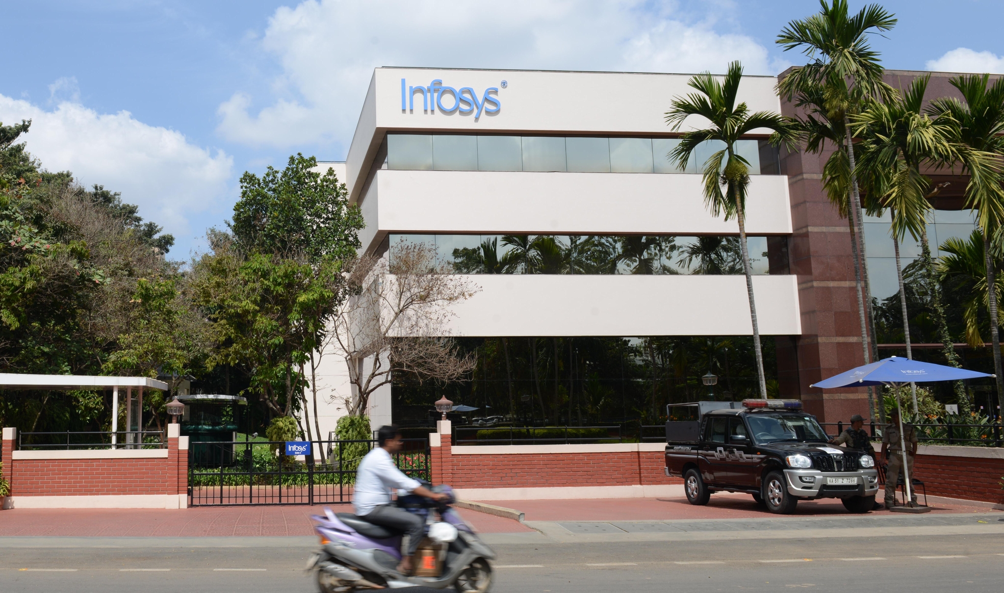 Infosys Q3 results: Profit rises 11.4% to ₹6,806 cr; revenue up 7.6% ...