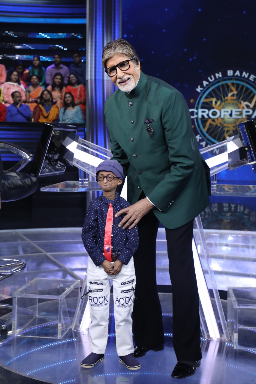 Real and reel life 'Paa': Amitabh Bachchan meets kid living with ...
