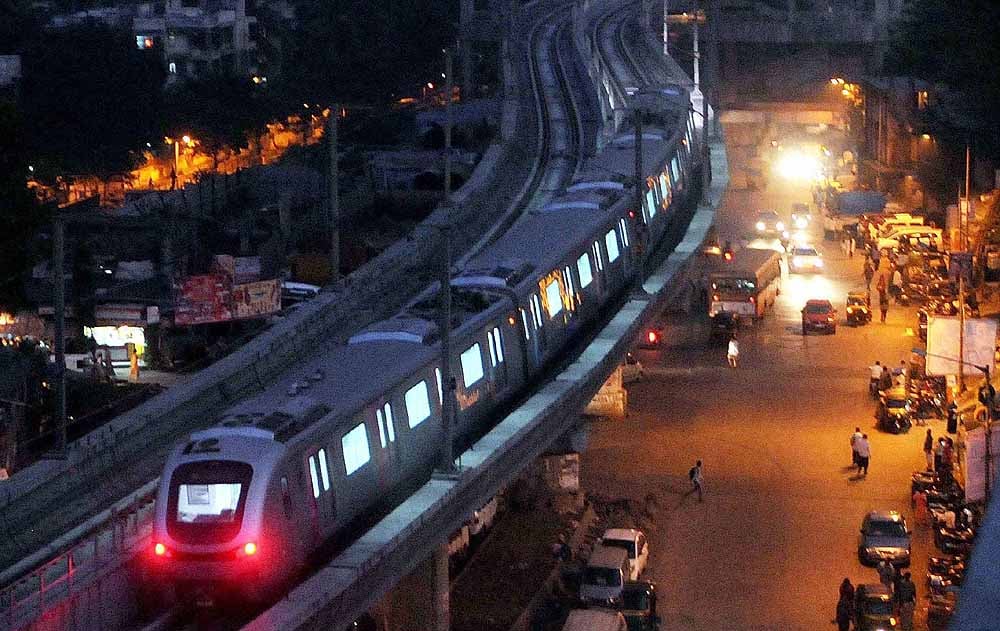 Mumbai: Metro Line 7 & 2A to begin in October, but stations are far ...