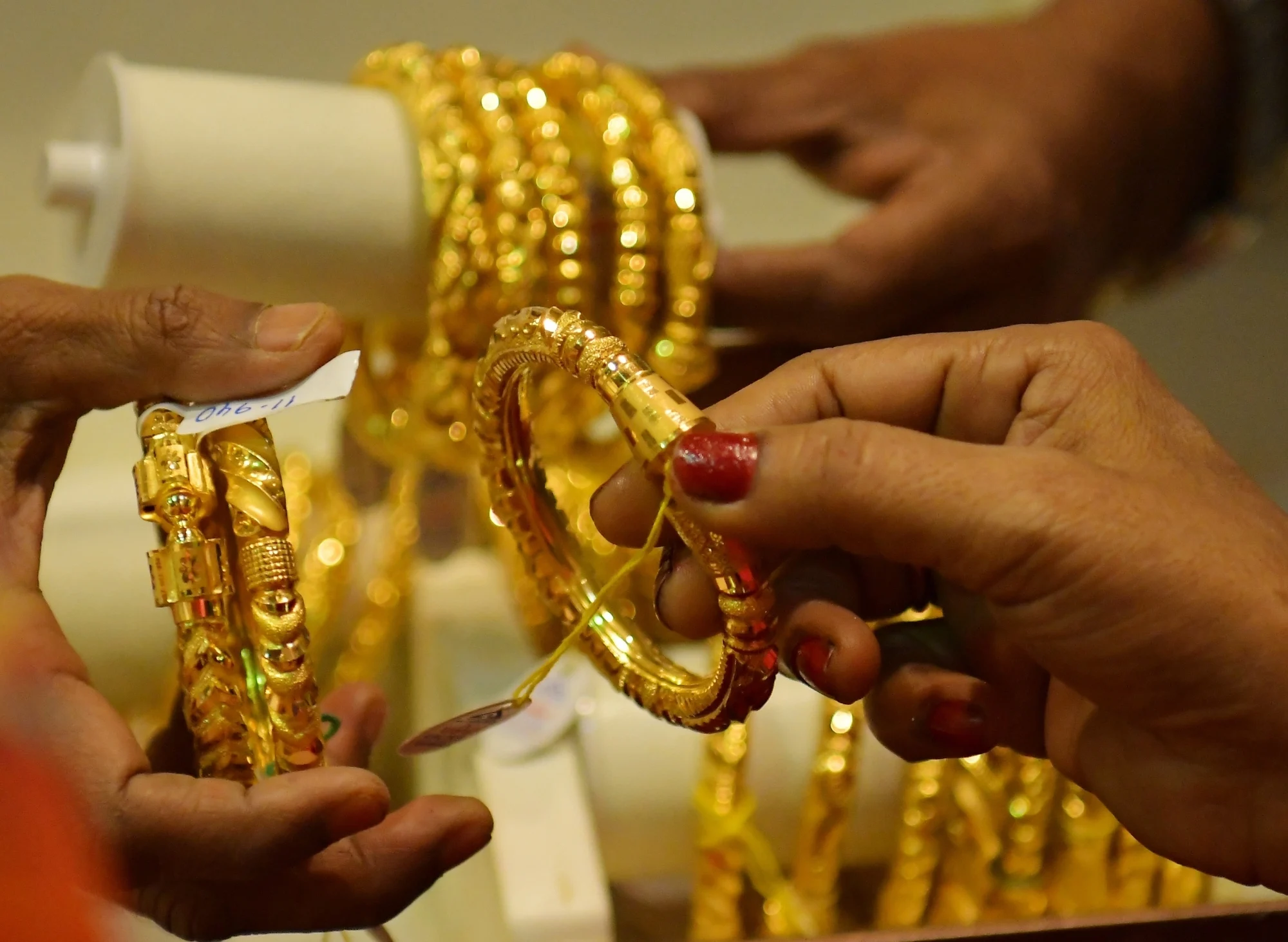 Gold prices on the upward trend to touch Rs 60 000 10 gm soon