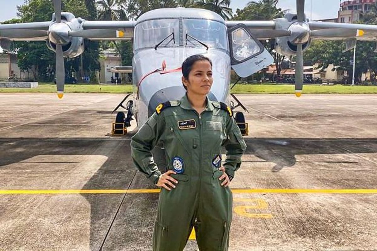 Indian Navy’s First Batch Of Three Women Pilots Operationalised To Fly ...