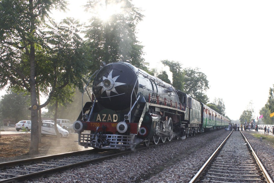 World’s First Broad-Gauge Heritage Train Launched By Indian Railways ...