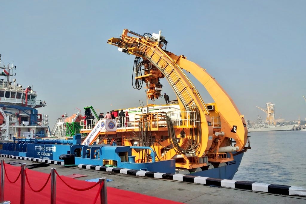 Underwater Achievement: Indian Navy Inducts Deep Submergence Rescue ...