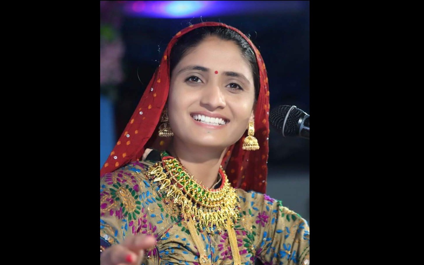 Watch: Gujarati Folk Singer Geeta Rabari Dedicates Song To PM Modi ...