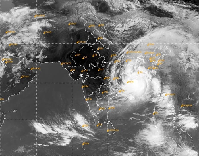 Cyclonic Storm Amphan Likeyly To Reach Kolkata By Today Evening, Says ...