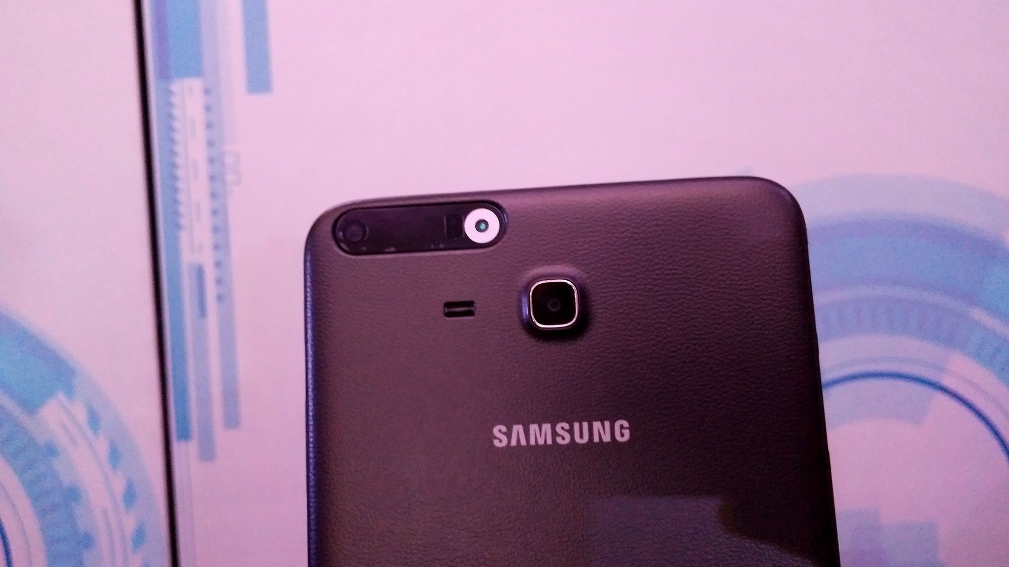 Samsung’s Galaxy Tab Iris Brings You ‘Eye-to-Eye’ With Aadhaar - The Quint