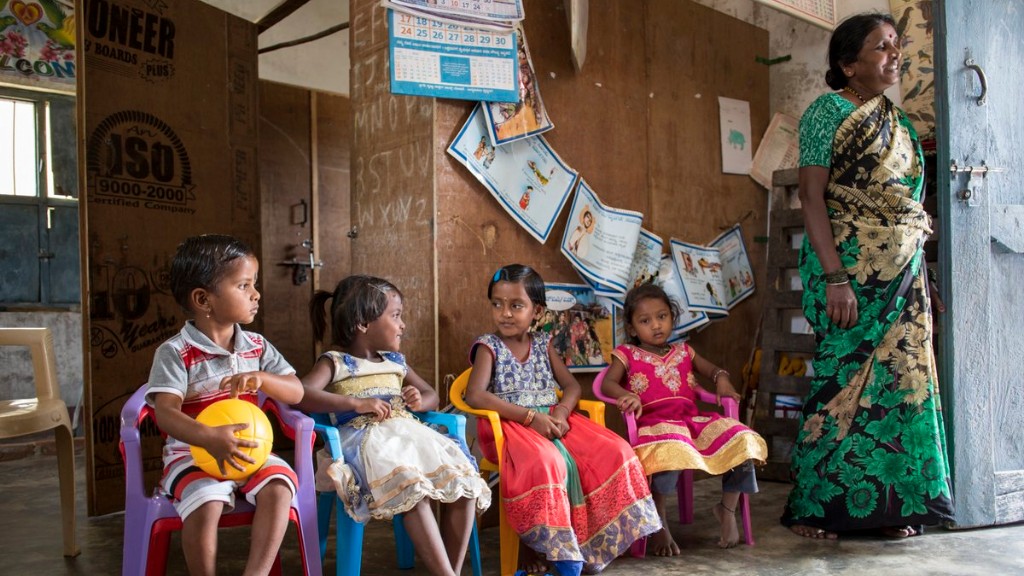 Delhi’s Anganwadi Workers Continue Strike, CM Promises Pay Hike - The Quint