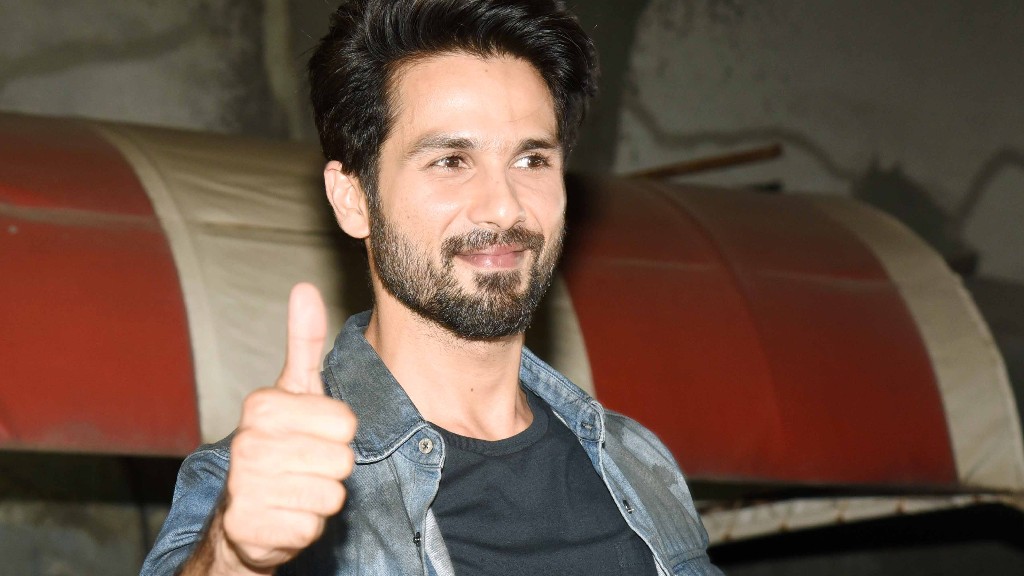 In Pics: ‘Padmaavat’ Star Shahid Kapoor’s Swag at Chandan Cinema - The ...