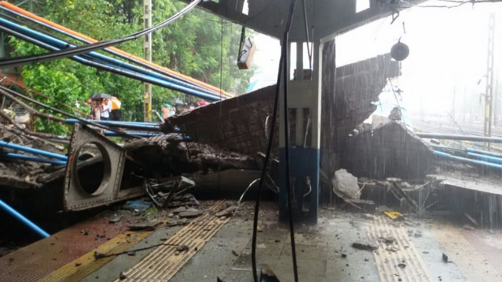 Andheri Bridge Collapse: Train Services Hit in Mumbai, 5 Injured