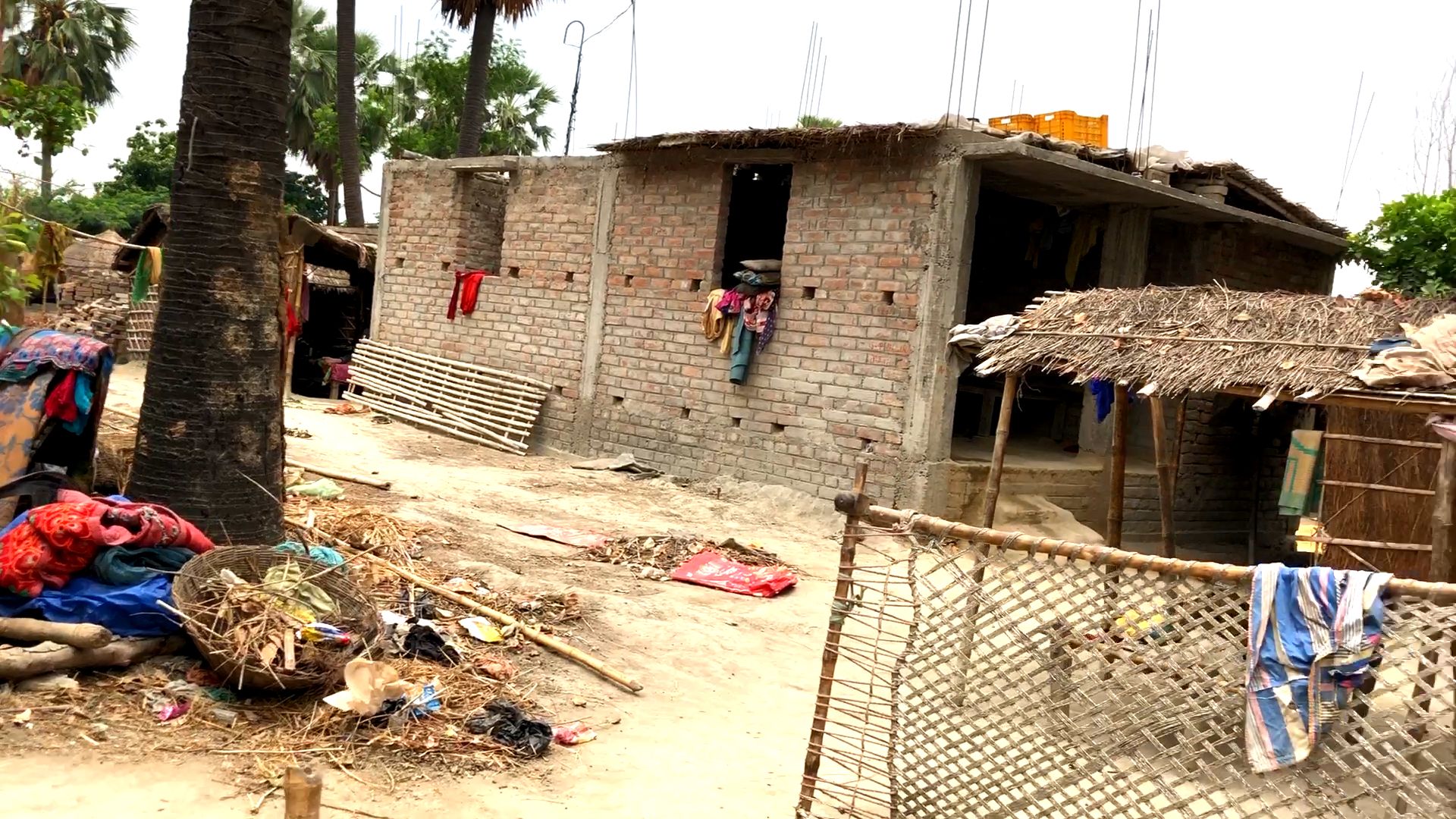 Bihar: Villagers Vacate Homes Due to Fear of Encephalitis Bihar: Villagers Vacate Homes Due to Fear of Encephalitis