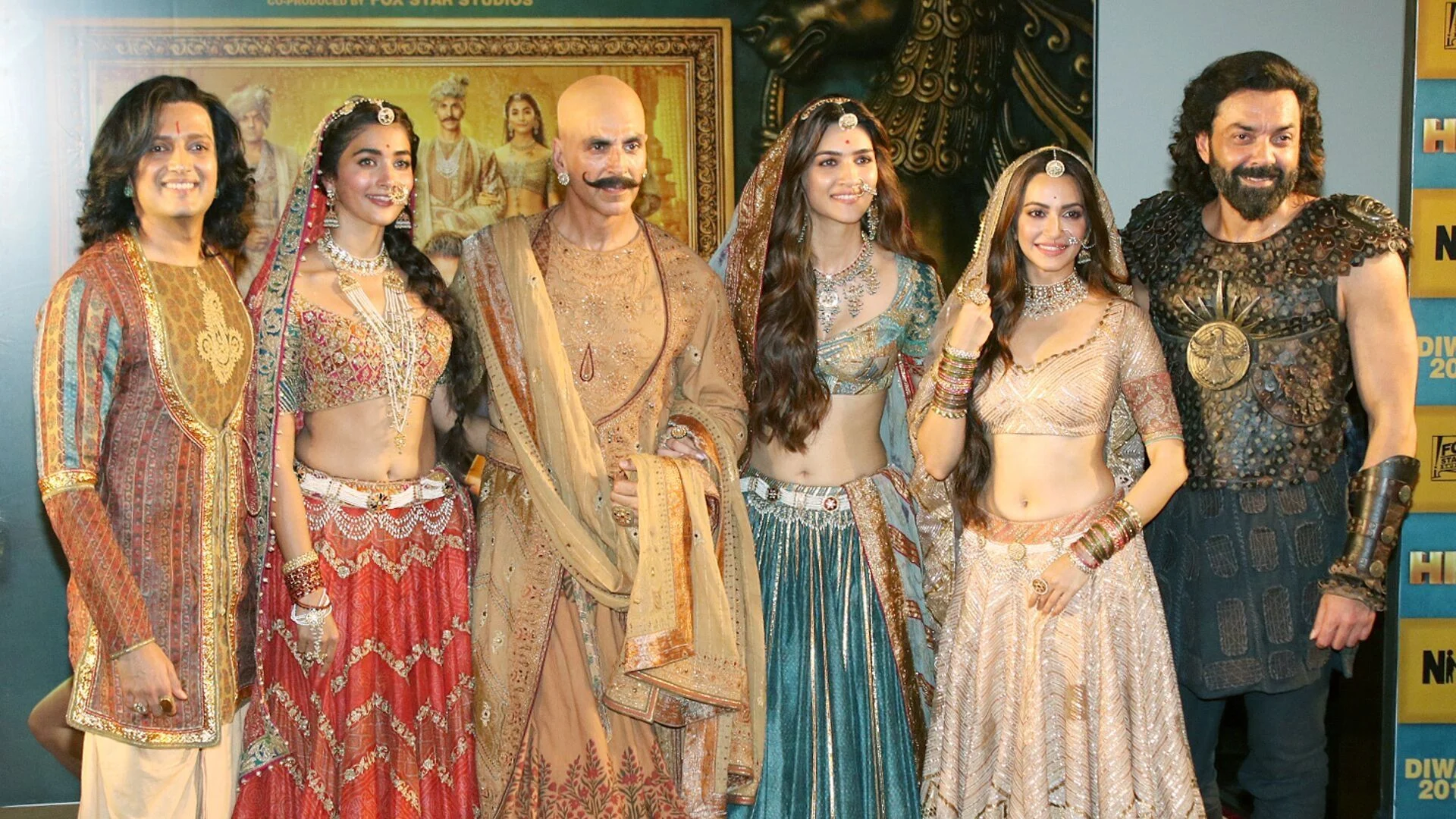 Housefull 4 Trailer Launch: Akshay Kumar, Riteish Deshmukh, Kriti Sanon & Housefull 4 Cast Go ...