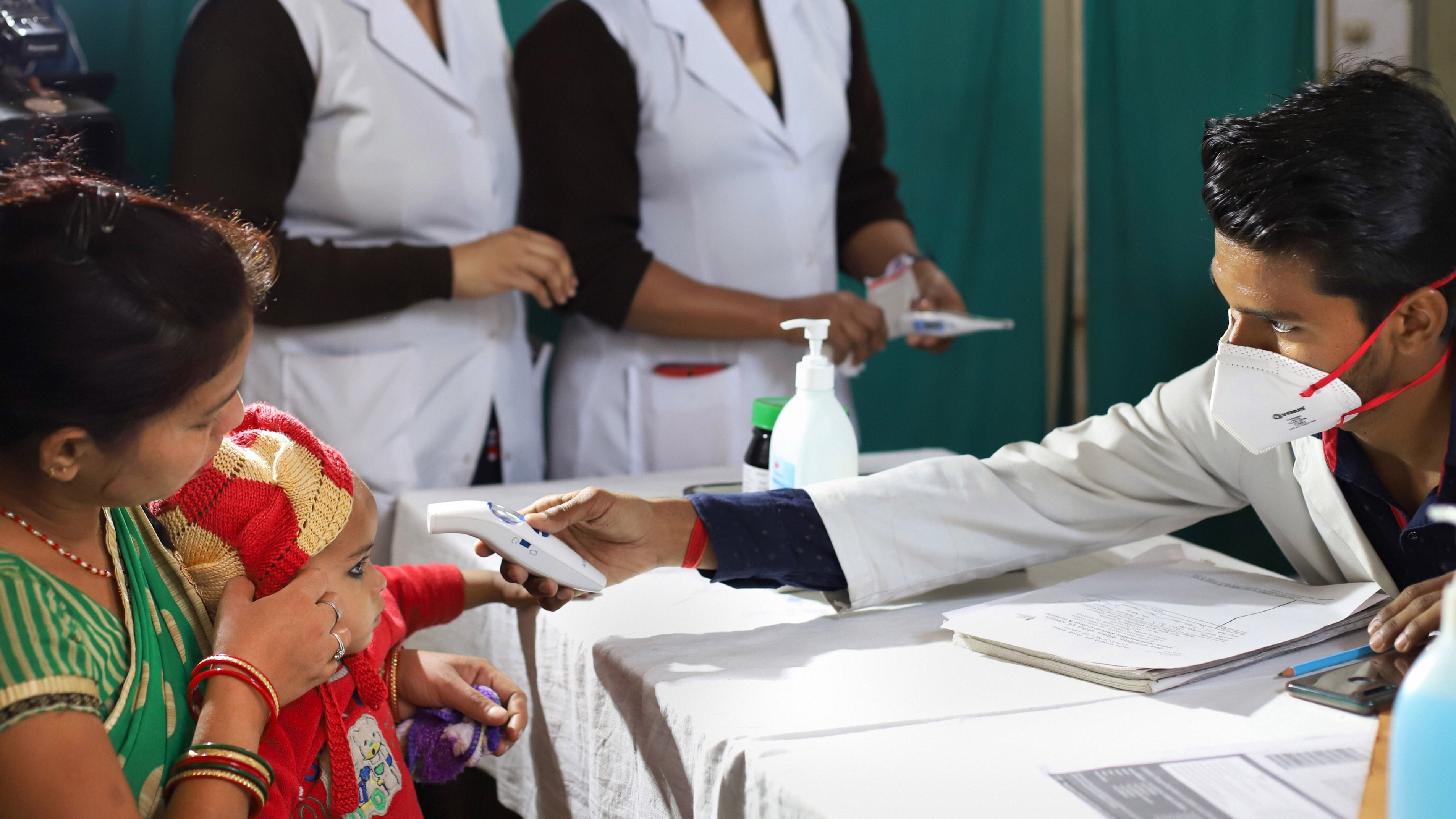 Govt Looks for Volunteer Doctors to Fight COVID-19 Outbreak