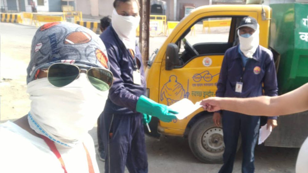 With Curfew Imposed in Indore The Local Municipal is Using Swacch ...